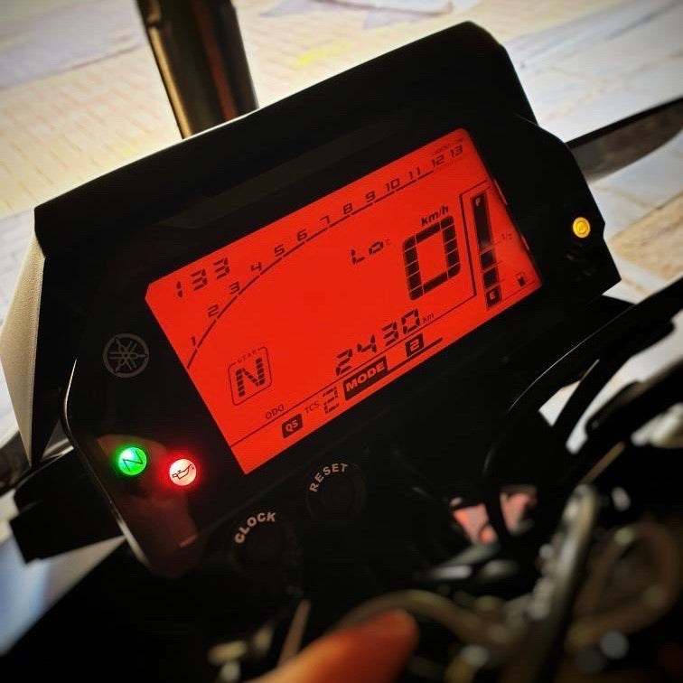 Yamaha YZF R3 - ColorClusterz LCD Dash Color Change